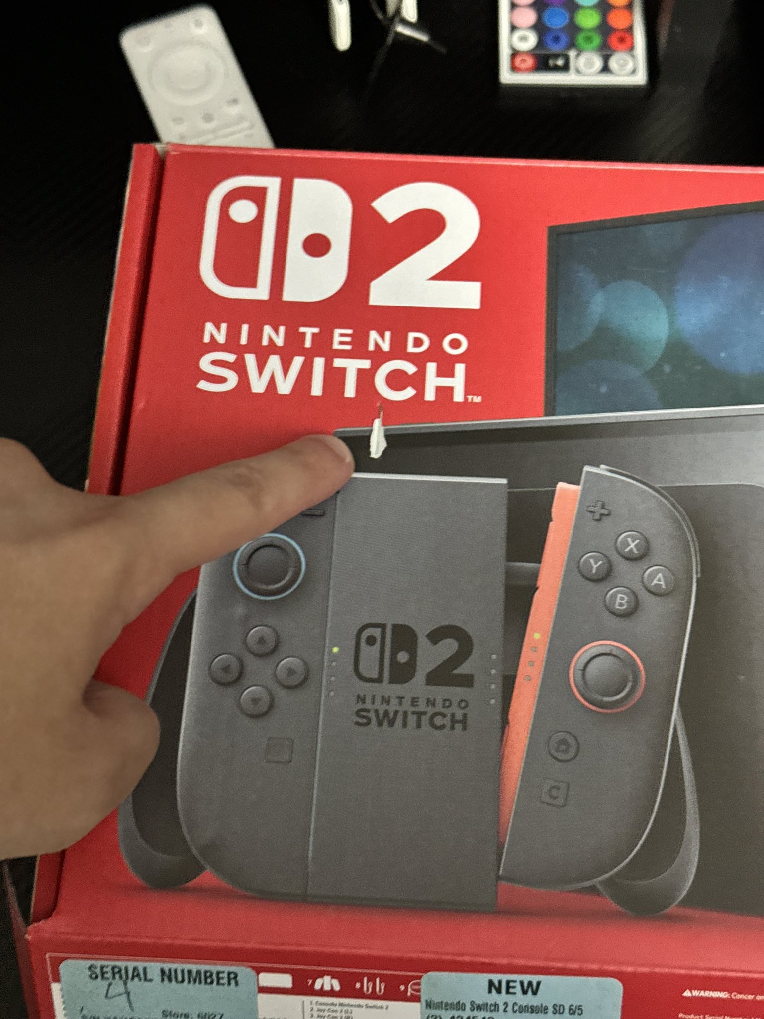 Магазин повредил экраны Nintendo Switch 2, пробивая коробки степлером ...